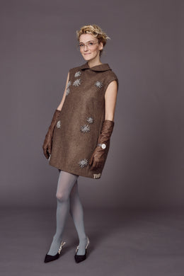 70-10 PULSE Dress Skirt with Lightly Dropped Shoulders and Round Colla ...